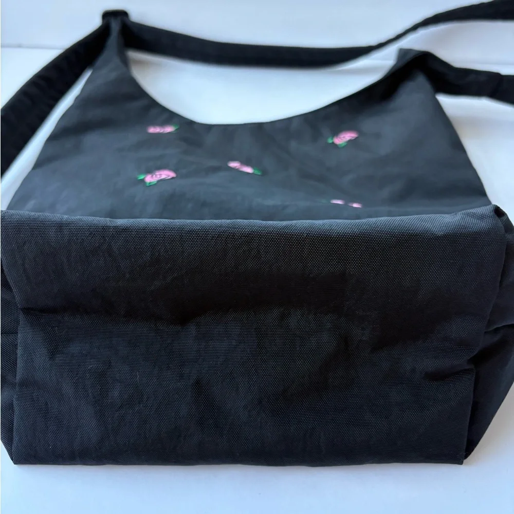 BAGGU | Bags | Nwot Baggu Uo Exclusive Rose Embroidery Smallnylon Sling ...